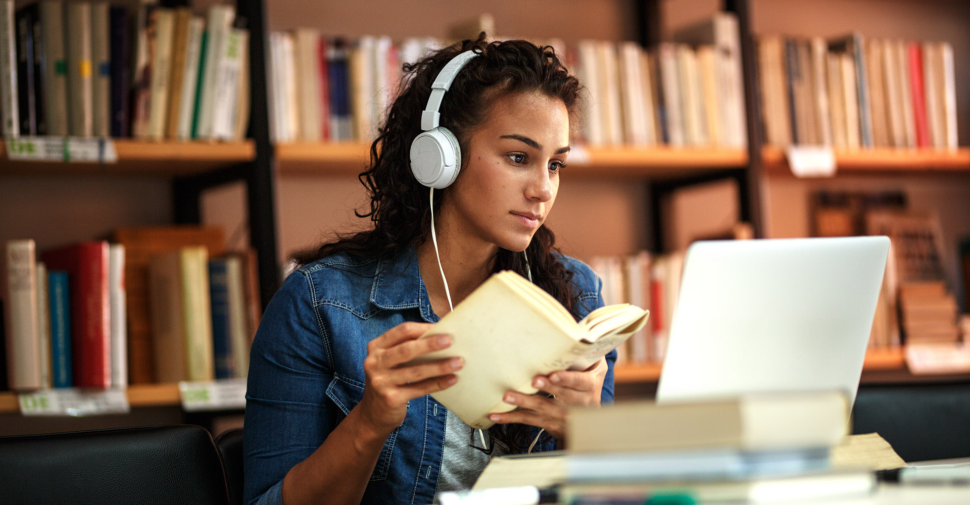 Using Logical Reasoning in Academic Writing